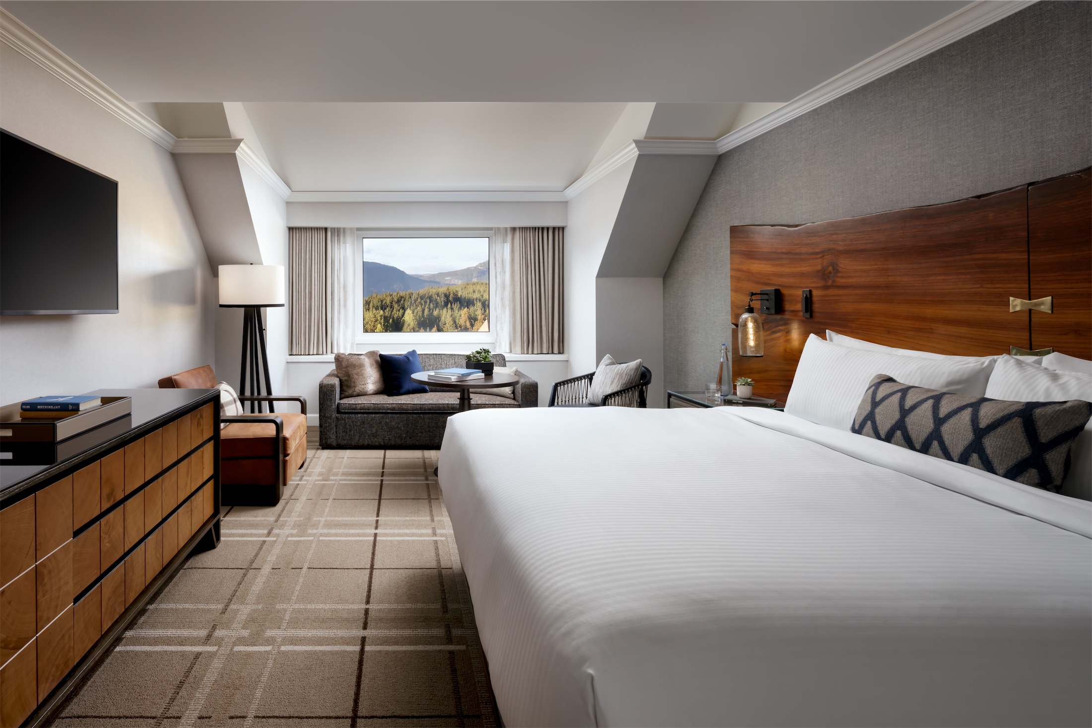 Deluxe Slopeside View Room - Fairmont Chateau Whistler